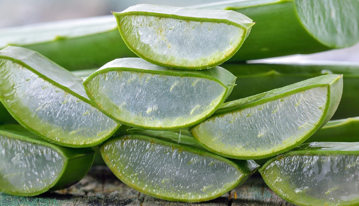 12 Amazing Benefits of Aloe Vera for Skin and Hair - lifeberrys.com