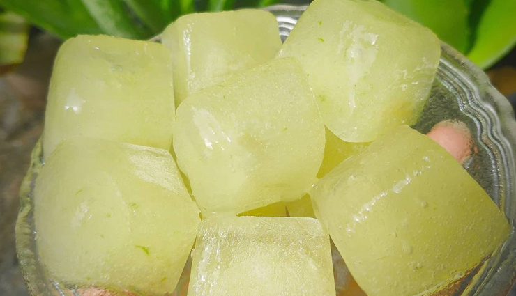 5 Ways To use Ice Cubes To Get Clear Skin at Home - lifeberrys.com