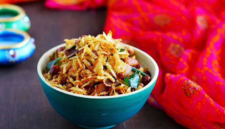 Navratri Recipe- Aloo Chivda Namkeen During Fasting - lifeberrys.com