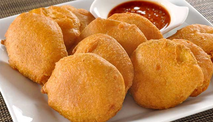 Holi Recipe- Most Loved Aloo Ke Pakode - lifeberrys.com