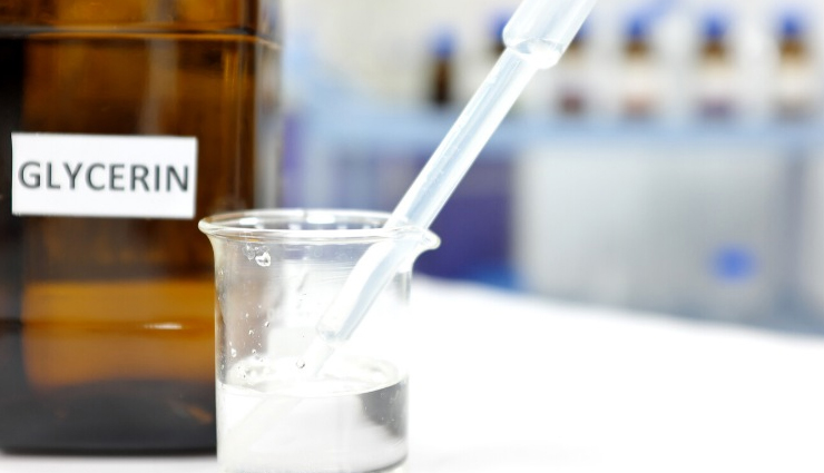 3 DIY Ways To Use Alum Powder for Skin Lightening - lifeberrys.com