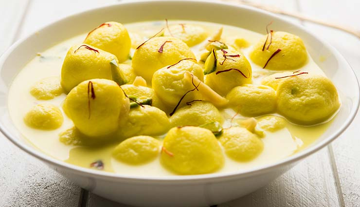 Recipe- Popular North Indian Sweet Angoori Rabdi - lifeberrys.com