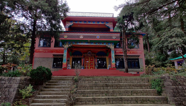 6 Must Visit Ashrams in India - lifeberrys.com