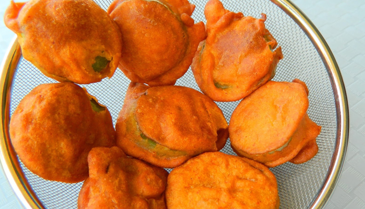 Recipe- Easy To Make Baigan Pakoda - lifeberrys.com