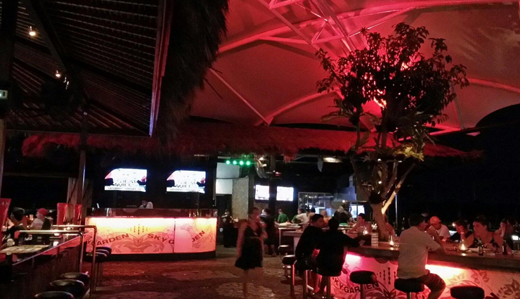 6 Amazing Bars To Visit in Bali - lifeberrys.com