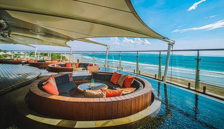6 Amazing Bars To Visit in Bali - lifeberrys.com