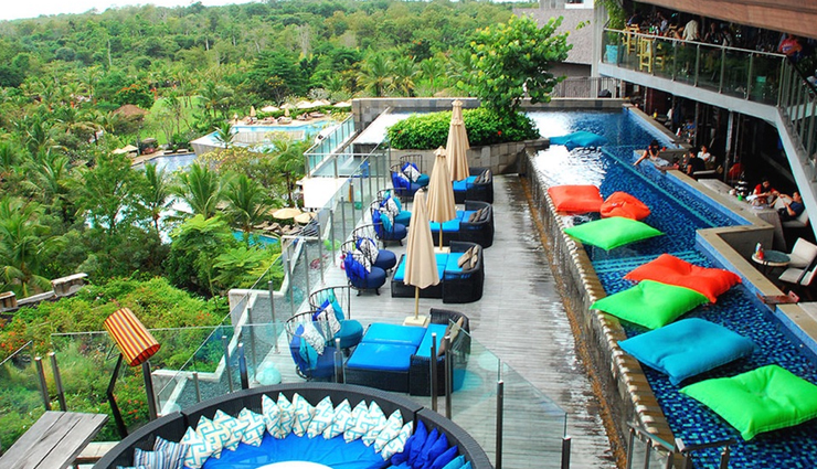 6 Amazing Bars To Visit in Bali - lifeberrys.com
