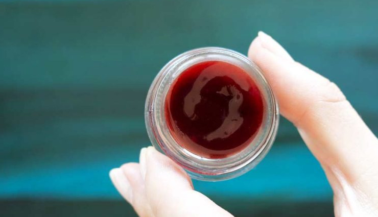 DIY Beetroot Lip Balm To Get Pink Lips Naturally - lifeberrys.com