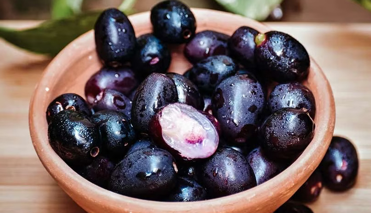 10 Health Benefits of Eating Black Plum - lifeberrys.com