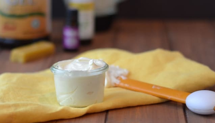 6 Ways To Apply Bleach Cream on Face at Home - lifeberrys.com