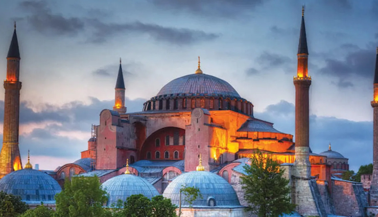 6 Most Famous Church To Visit Around The World - lifeberrys.com