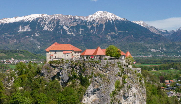 6 Must Visit Cliff Building Around The World - lifeberrys.com