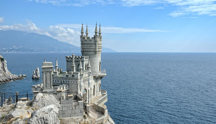 6 Must Visit Cliff Building Around The World - lifeberrys.com