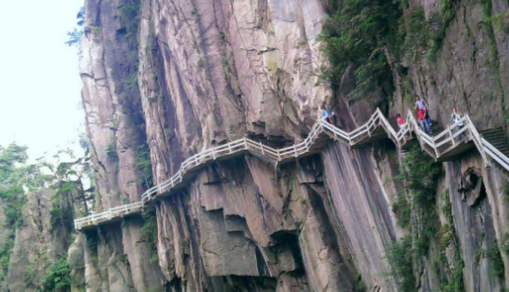 6 Most Amazing Cliff Paths To Explore Around The World - lifeberrys.com