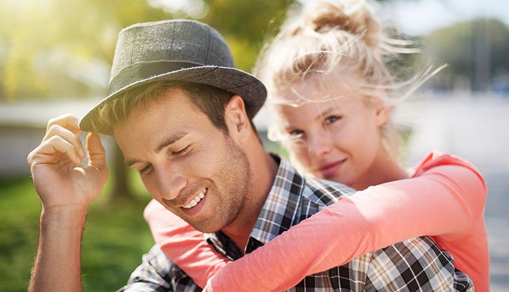 7 Sure Signs of a Clingy Girlfriend - lifeberrys.com