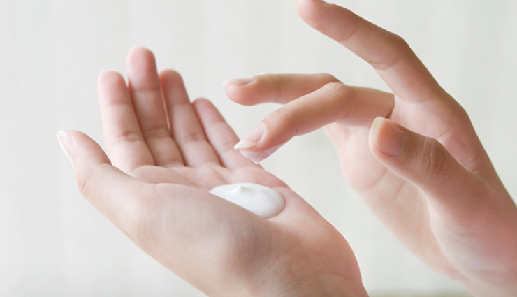 4 Home Remedies to Treat Dark Fingers Naturally - lifeberrys.com