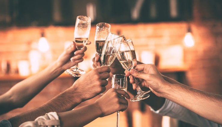 9 Rules of Drinking Etiquette From Around The World - lifeberrys.com