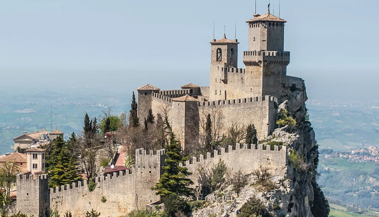 6 Smallest Countries To Visit in Europe - lifeberrys.com