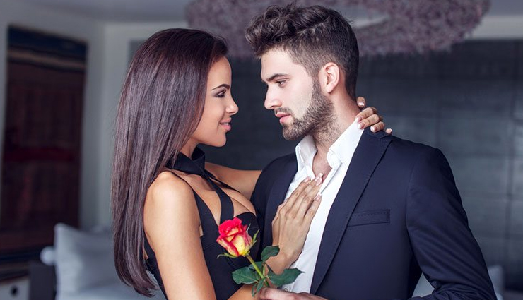 7 Magical Eye Contact Flirting Moves To Try - lifeberrys.com