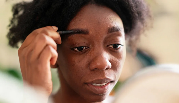 5 Home Remedies To Cure Eyebrow Hair Loss - lifeberrys.com