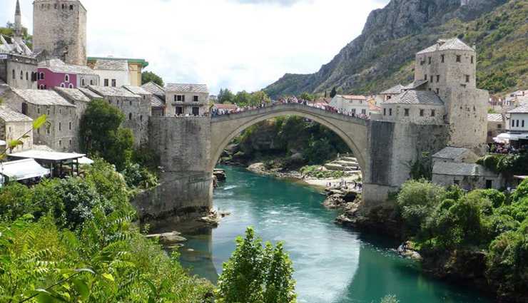 6 Amazing Footbridges To Visit Around The World - lifeberrys.com
