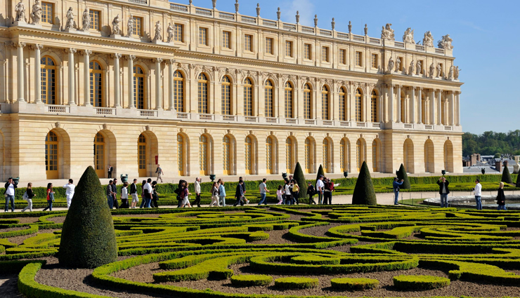 5 Famous French Monuments You Must Visit - lifeberrys.com