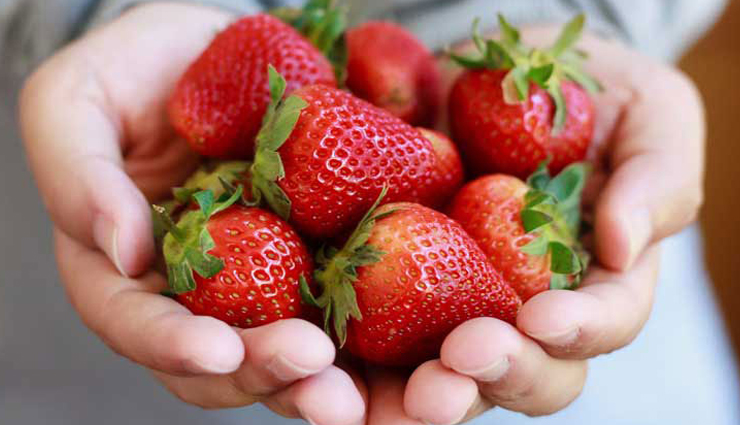 6 DIY Fruit Face Packs To Try at Home - lifeberrys.com