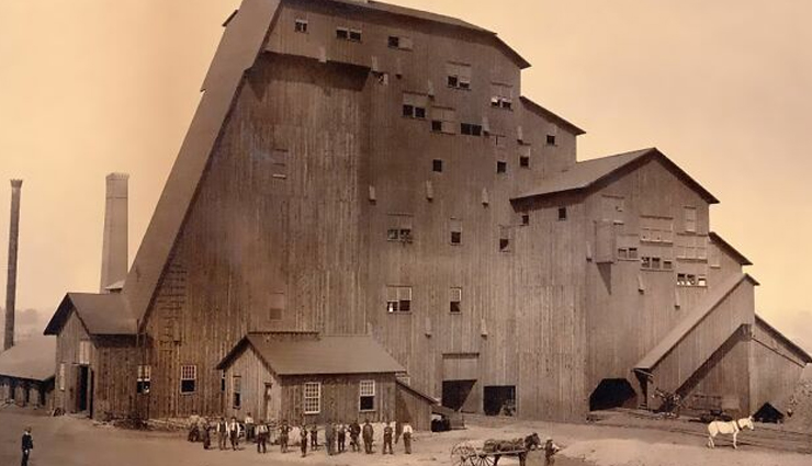 6 Examples of Old Buildings That are Very Hard To Reach - lifeberrys.com