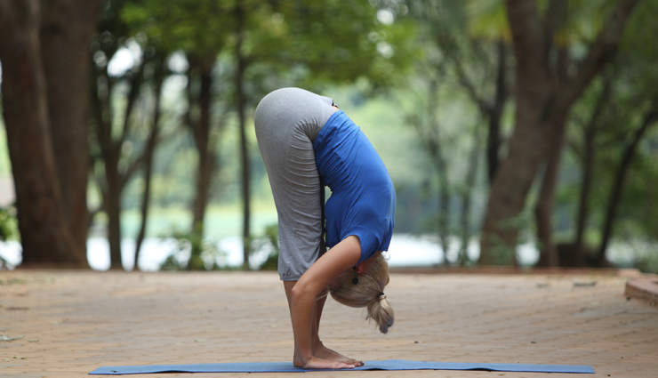 10 Yoga Poses To Help You Increase Height Naturally - lifeberrys.com