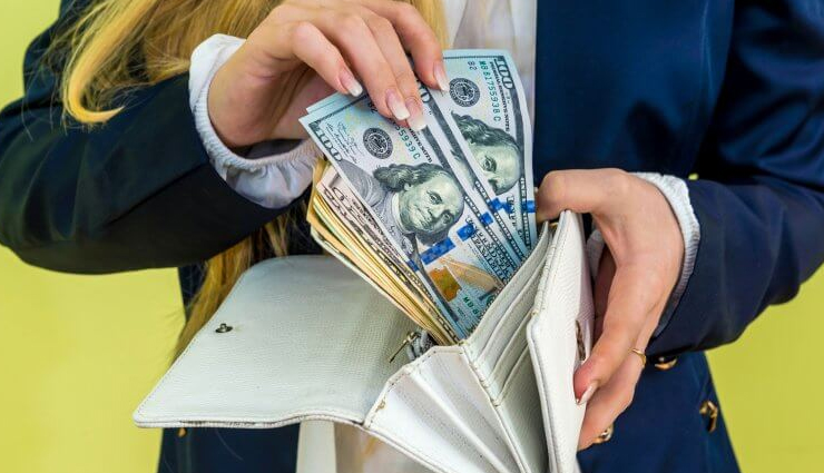 Read These 8 Signs of a High Maintenance Woman - lifeberrys.com