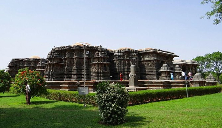 6 Famous Historical Monuments To Visit in Karnataka - lifeberrys.com