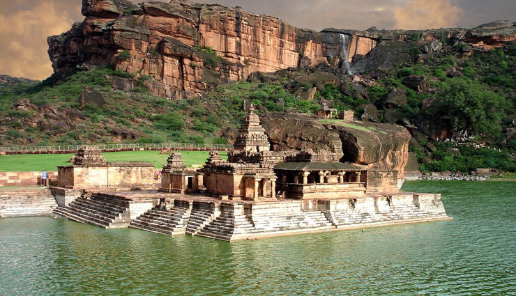 6 Famous Historical Monuments To Visit in Karnataka - lifeberrys.com