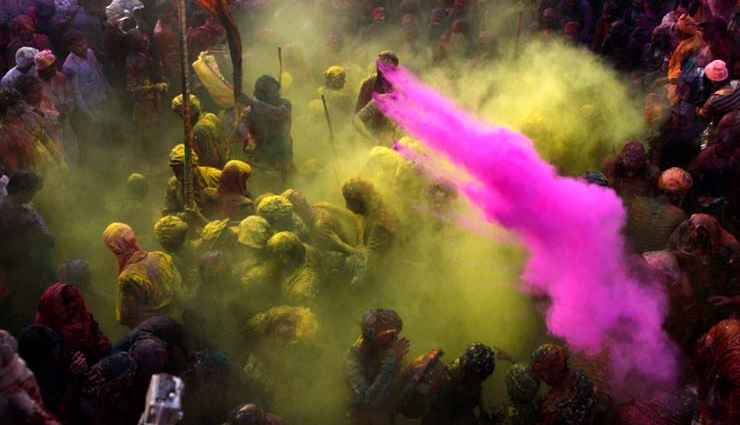 10 Weird and Wacky Ways The World Celebrates Holi - lifeberrys.com