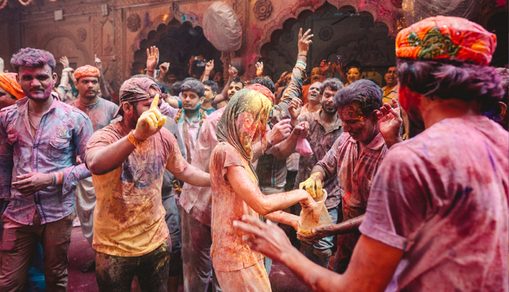 10 Days of Holi Celebration in Mathura - lifeberrys.com