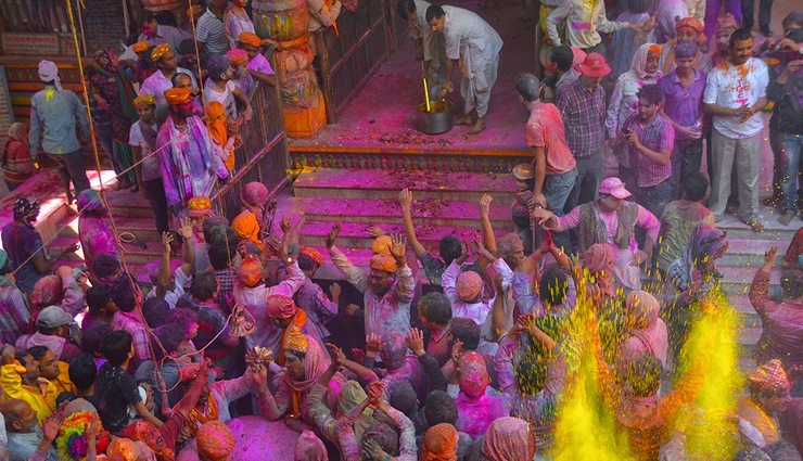 10 Days of Holi Celebration in Mathura - lifeberrys.com