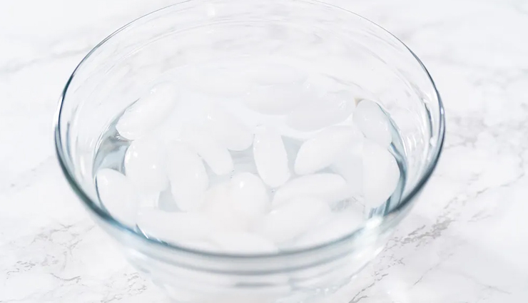 8 Benefits of Using Ice Water for Face - lifeberrys.com