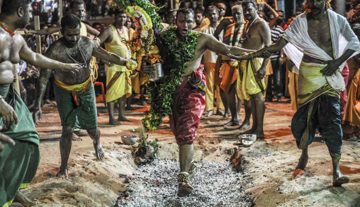 7 Unique Indian Traditions and Customs - lifeberrys.com