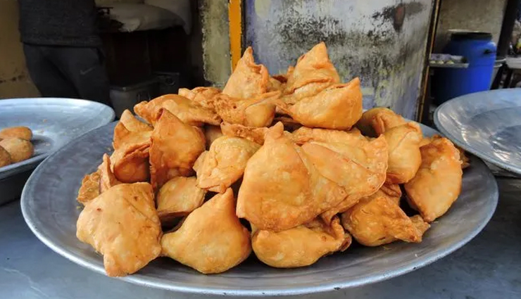 7 Popular Vegetarian Street Food of Indore You Must Try - lifeberrys.com