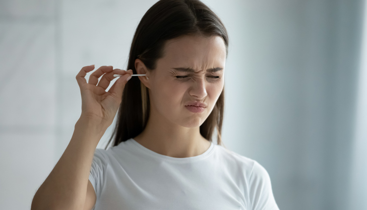 9 Easy Home Remedies To Treat Itchy Ears - lifeberrys.com