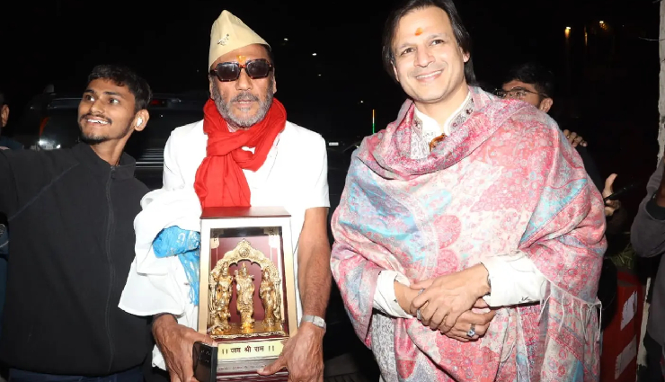 2 News : अयोध्या से लौटे अमिताभ ने कराए रामलला के दर्शन, नंगे पैर ही गए ...