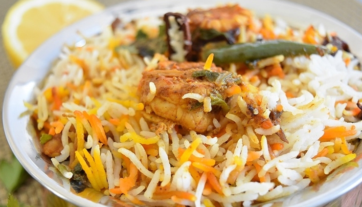 Recipe- Treat Yourself With Delicious Jhinga Biryani - lifeberrys.com