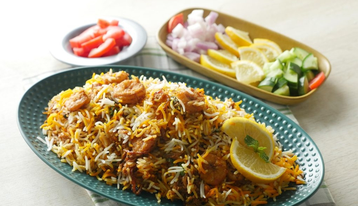 Recipe- Treat Yourself With Delicious Jhinga Biryani - lifeberrys.com