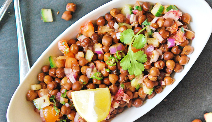 Recipe- Healthy For Breakfast Kala Chana Chaat - lifeberrys.com