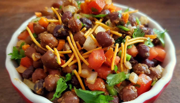 Recipe- Healthy For Breakfast Kala Chana Chaat - lifeberrys.com