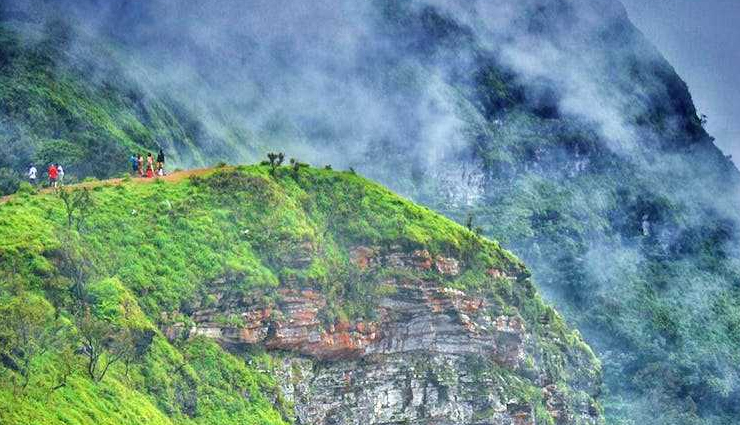 6 Must Visit Places in Karnataka During Monsoon - lifeberrys.com