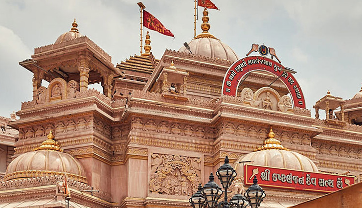 भारत के अनोखे मंदिर जहां भूतों को दी जाती है थर्ड डिग्री!