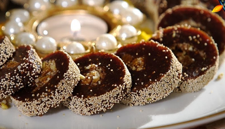 Holi Recipe- Khajoor Anjeer Rolls To Welcome Guests - lifeberrys.com