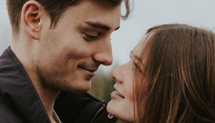 10 Subtle Signs He Wants To Kiss You - lifeberrys.com