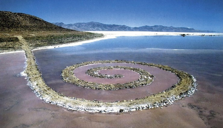 6 Amazing Example of Land Art To Visit in The World - lifeberrys.com