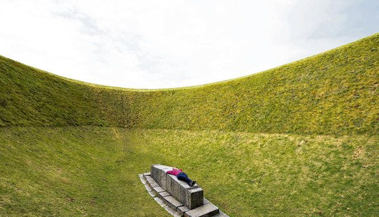 6 Amazing Example of Land Art To Visit in The World - lifeberrys.com